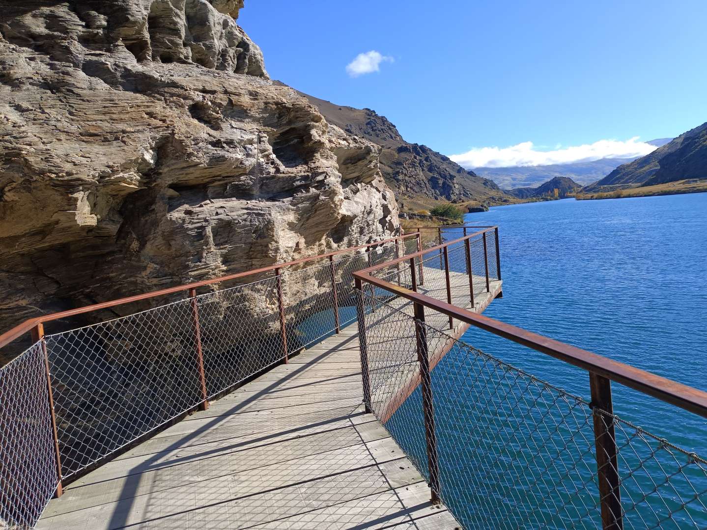 Bike The Lake Dunstan Trail With A Return Shuttle | See and Do NZ